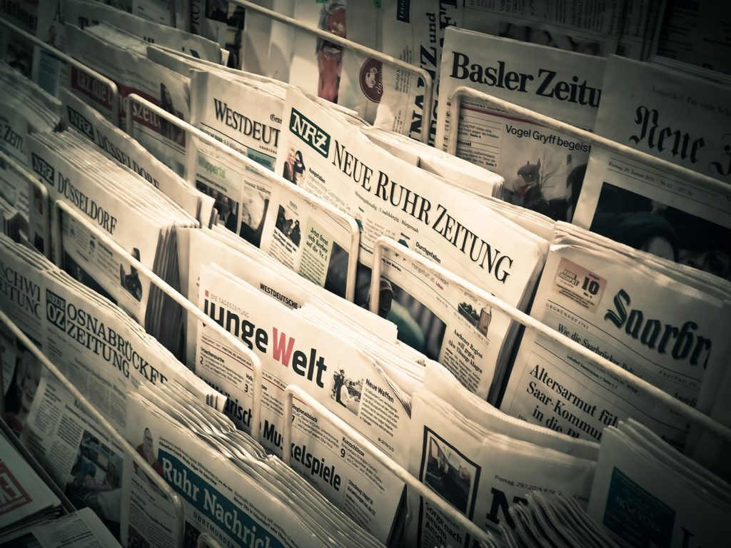 Difference Between Newspaper and Magazine | Difference Between
