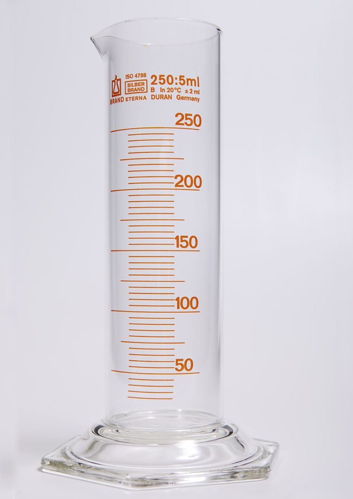 Difference Between Beaker and Graduated Cylinder | Difference Between ...