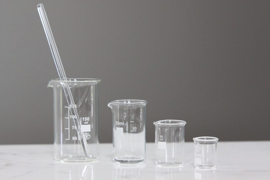 Difference Between Beaker and Graduated Cylinder | Difference Between