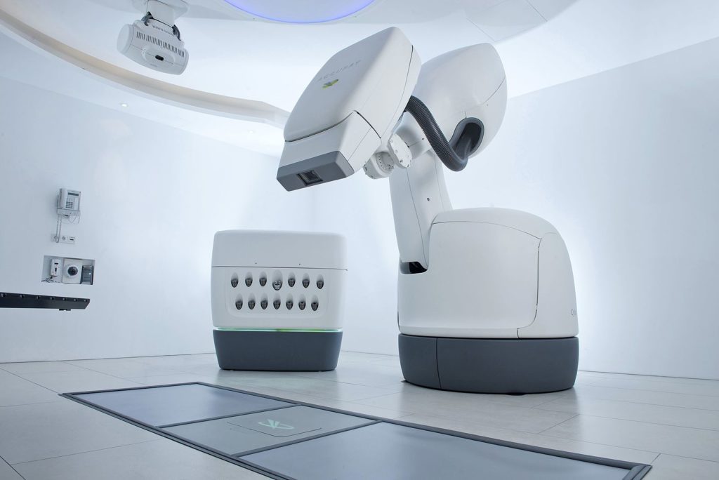 Difference Between Gamma Knife and CyberKnife | Difference Between | Gamma Knife vs CyberKnife
