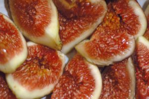 Difference Between Figs and Dates | Difference Between | Figs vs Dates