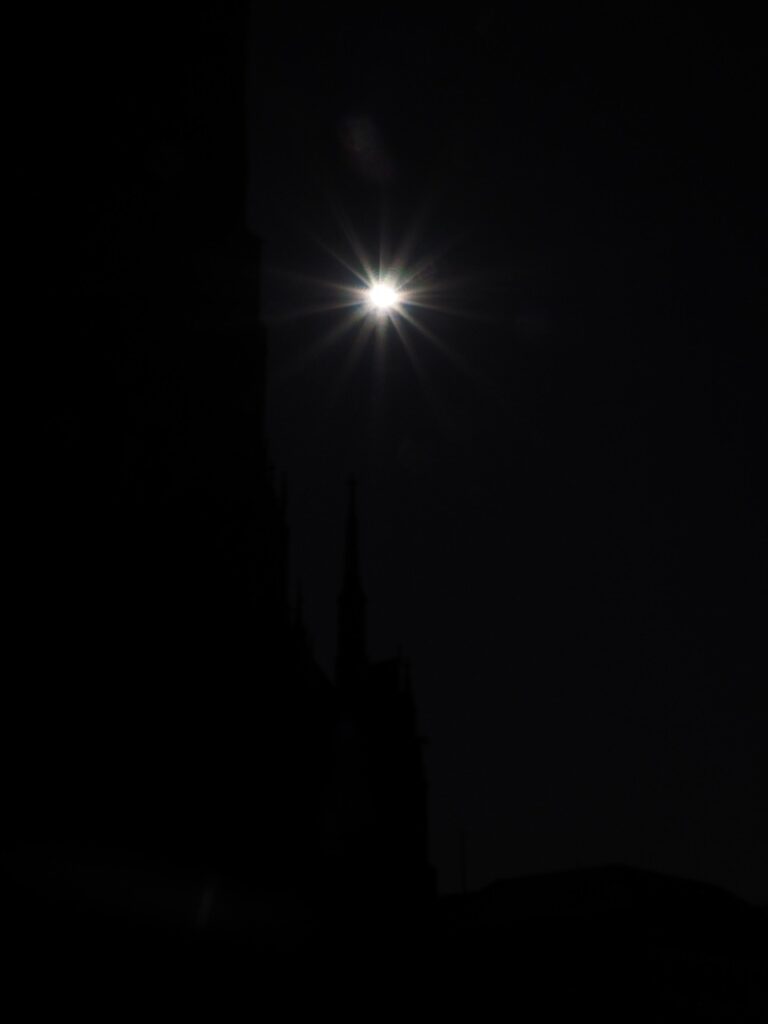 Difference Between Blackout and Whiteout | Difference Between