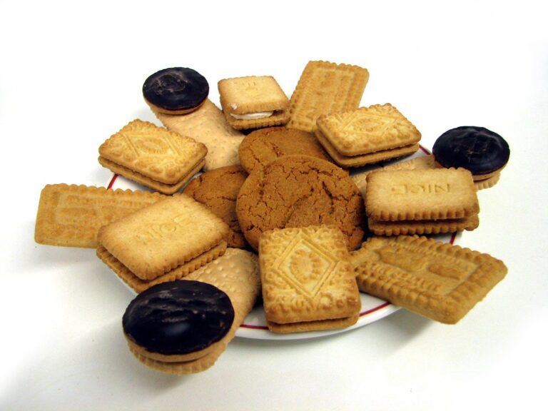Difference Between Cookies and Biscuits | Difference Between | Cookies ...