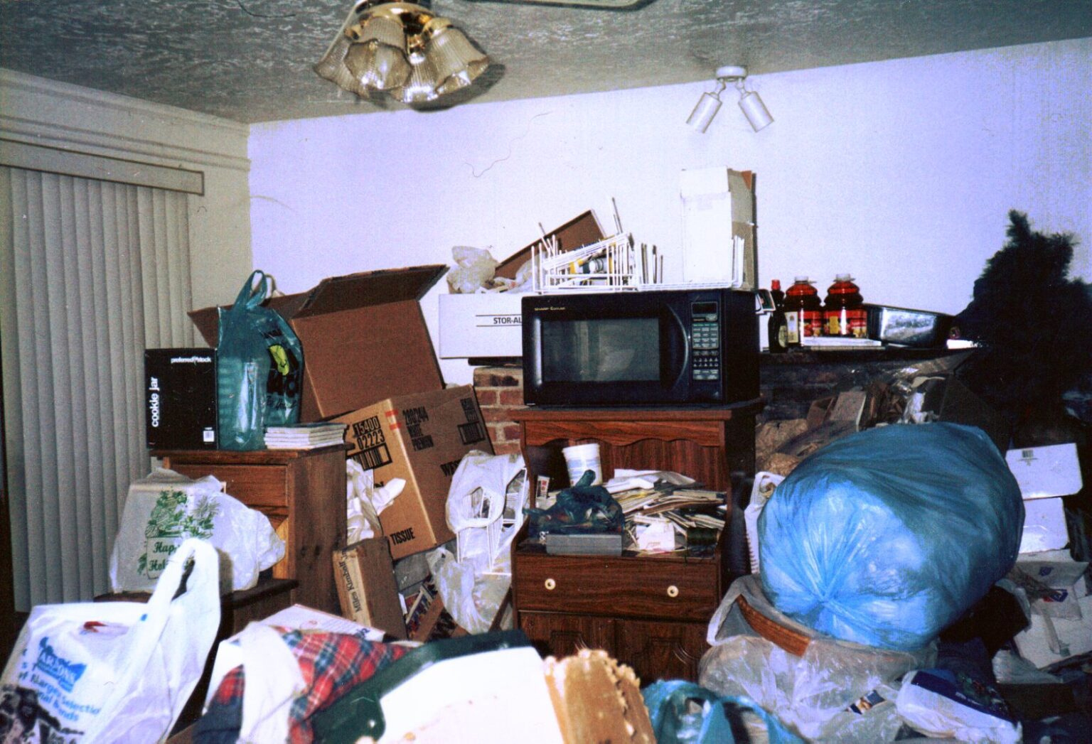 Difference Between Hoarding Disorder and Clutter | Difference Between ...