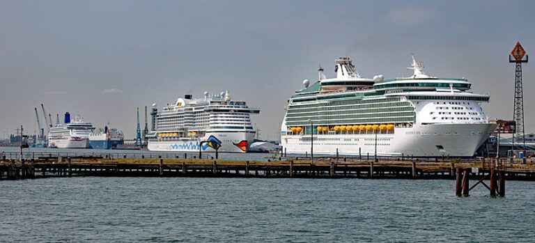 Difference Between Boats and Ships | Difference Between | Boats vs Ships