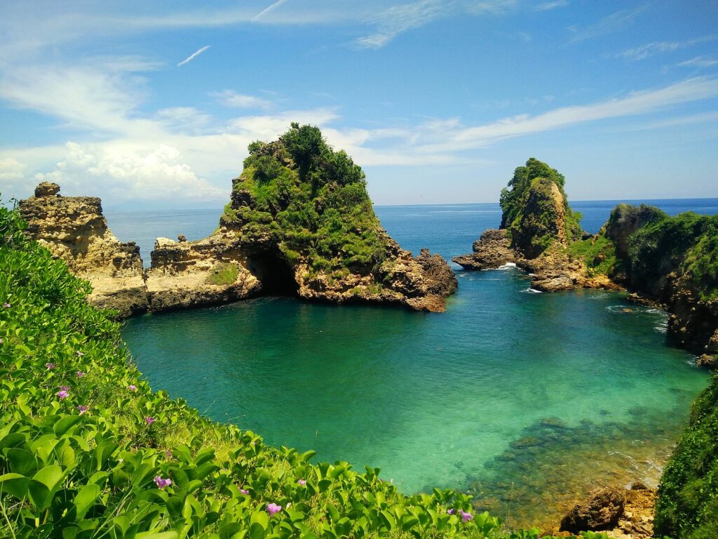 Difference Between Lagoon and Bay | Difference Between | Lagoon vs Bay